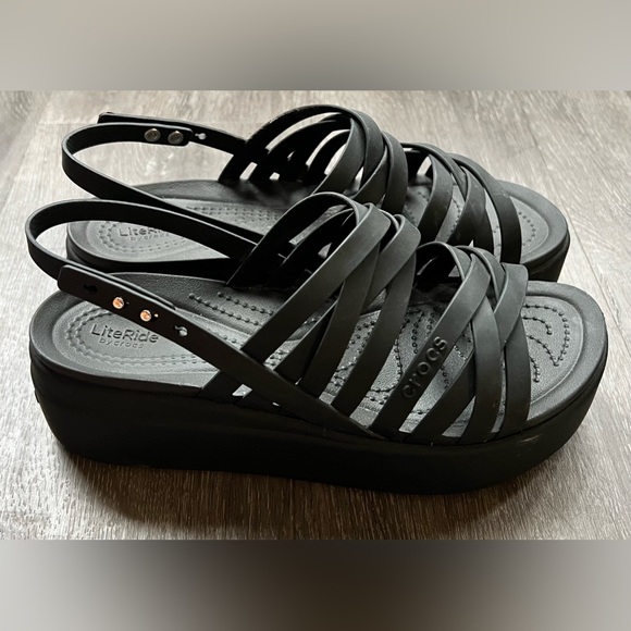 CROCS | Shoes | Womens Crocs Sandals Sz 7 | Poshmark